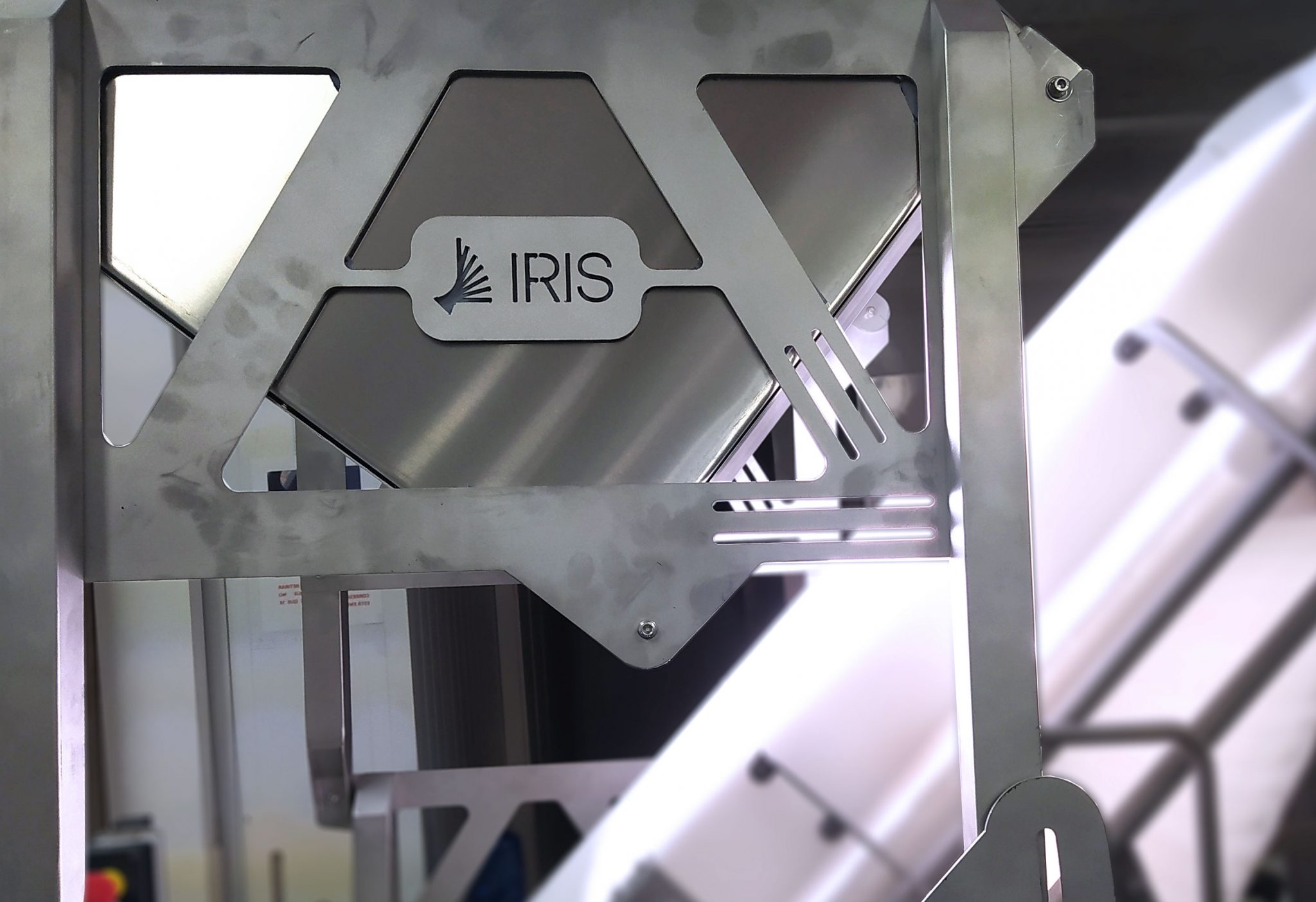 Bioplastics vs. black plastics | IRIS Technology